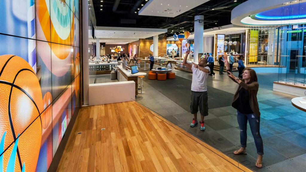 AT&T Flagship Store – Sara Giessen